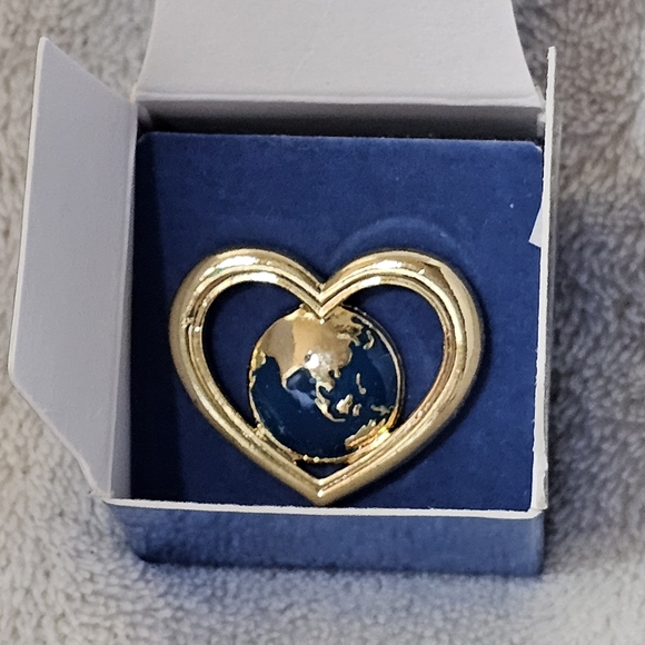 Avon | Jewelry | Vtg Avon Heart Around The World Gold Pin | Poshmark